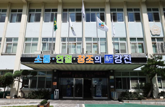 강진군, 공무원 10명 중 7명 챗GPT 활용 : ZUM 뉴스