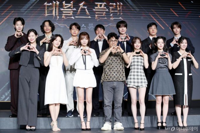 두뇌 서바이벌, KBO 라이벌전…OTT "연휴에 이거 어때?" : zum 뉴스