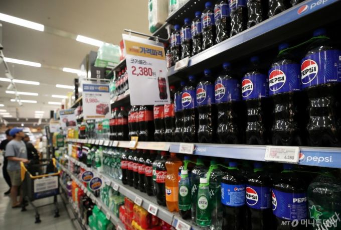 롯데칠성, 1Q 실적이 바닥…"주가에 단기 우려감 반영"-NH : ZUM 뉴스