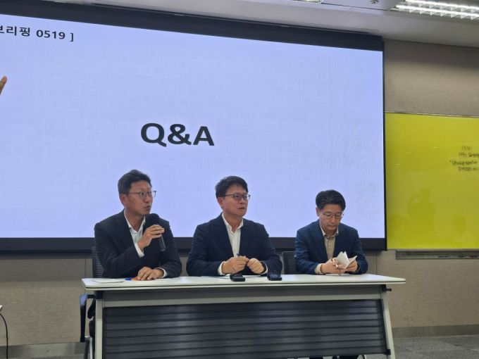 SKT "지금까지 IMEI 유출 없다...복제폰 제조 사실상 불가능" : zum 뉴스