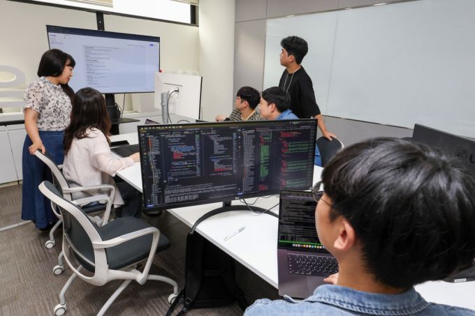 KT, '소버린 AI' 본격 대응…한국어 특화 LLM '믿:음 2.0' 공개(종합) : zum 뉴스