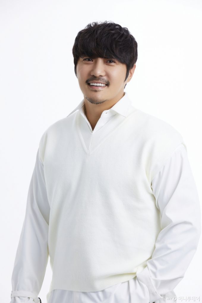 KCM, 13년만 두 딸 공개→세 아이 아빠 된다…"가장 예쁜 선물" : zum 뉴스