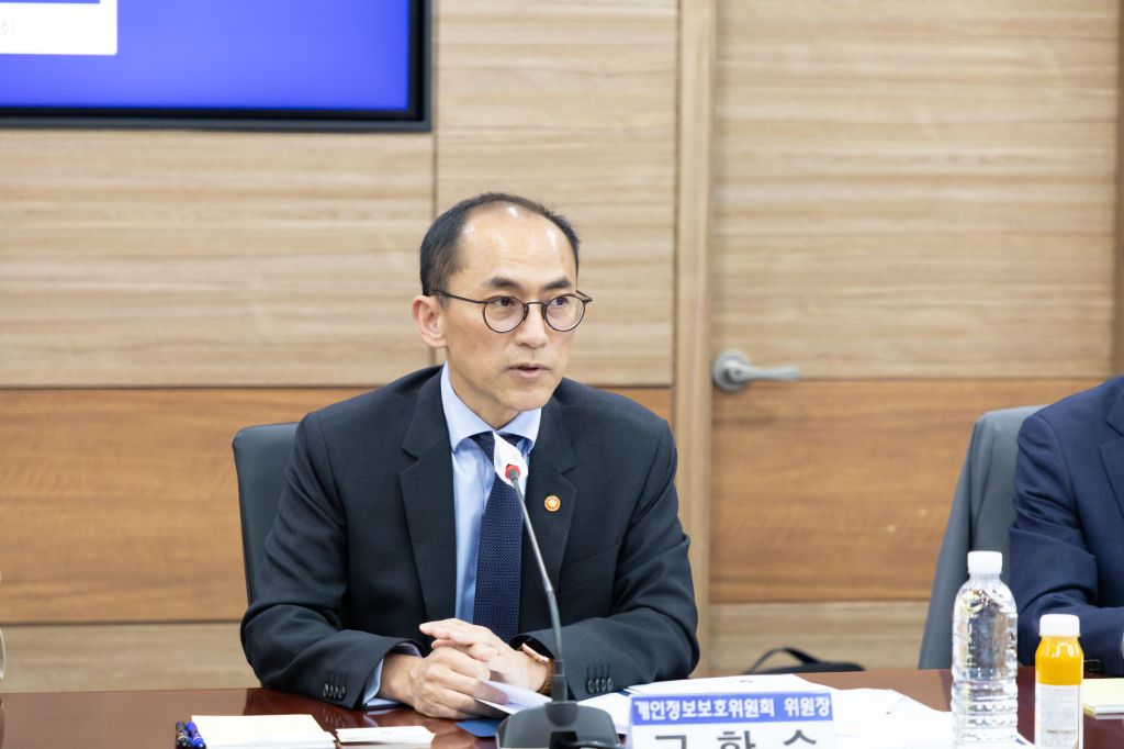 고학수 개인정보위원장 “챗GPT서 한국 이용자 정보 유출 여부 확인중” : zum 뉴스