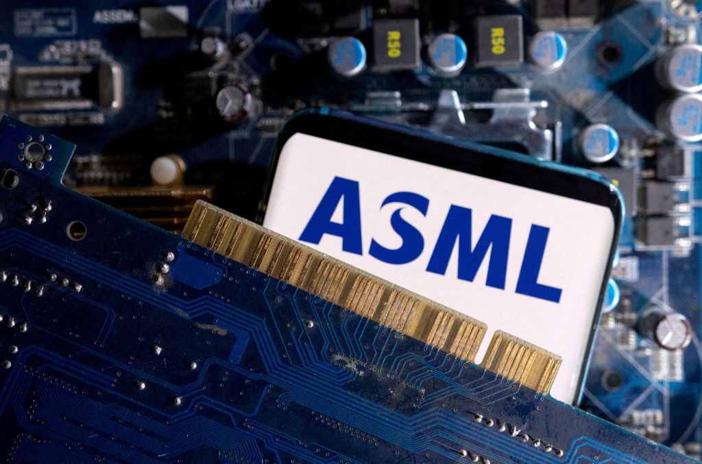ASML, 중국 내 장비 유지보수 중단… "中, 반도체 산업 타격 불가피" : ZUM 뉴스