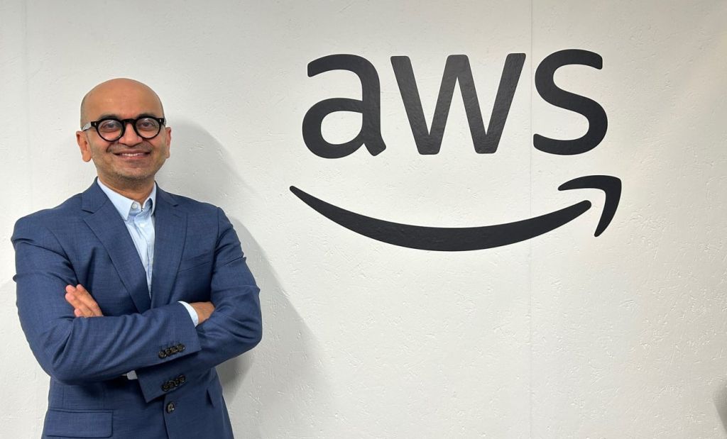 [인터뷰] LGU+와 ‘AI 에이전트’ 개발하는 AWS… 이시왈 파룰카 최고 기술자 “韓, 통신용 AI 사업 확장 위한 필수 시장” : zum 뉴스