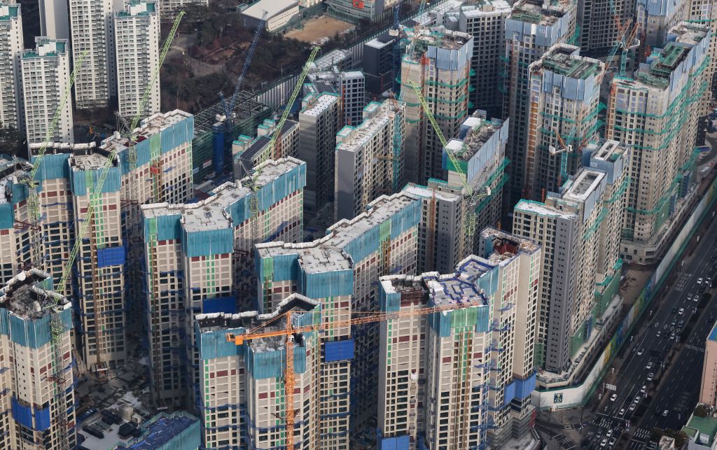 건설사 1분기 실적 엇갈린다…DL이앤씨·HDC현산은 ‘서프라이즈’, 현대·대우는 ‘쇼크’ 전망 : zum 뉴스