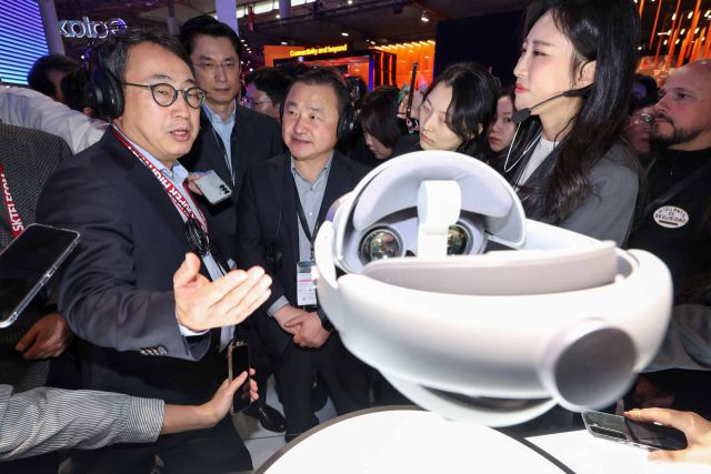 삼성부스로 달려간 유영상······AI·XR 협업 두고 ‘무한’ 질문세례 [MWC 2025] : zum 뉴스