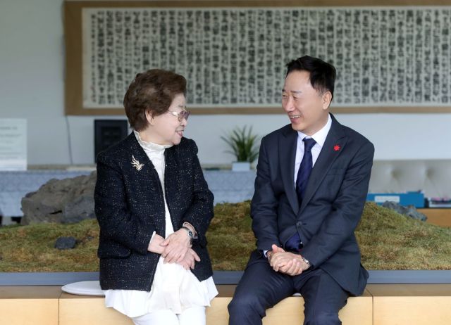 신세계면세점, 영인문학관과 '창조적 K문화예술 협력' MOU 체결 : zum 뉴스