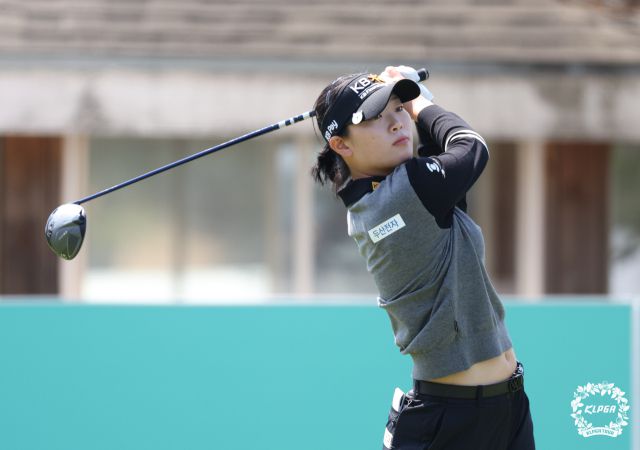 정교함까지 갖춘 '장타 여왕' 선두에···통산 3승 정조준 : zum 뉴스