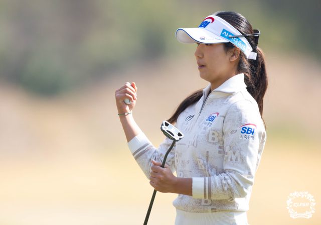 KLPGA 달구는 두 女골퍼···‘화끈한 이동은’ 방신실 제치고 ‘장타 1위’, ‘뜨거운 고지우’는 ‘버디 1위’ : zum 뉴스