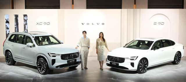 [사진] T맵 UX로 더 편하게···볼보 신형 XC90·S90 출격 : zum 뉴스