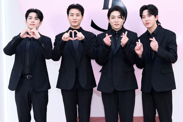 "생기부 요구에 경찰까지 무시"···JYP, 데이식스 팬미팅 과도한 신원확인 논란 사과 [전문] : zum 뉴스