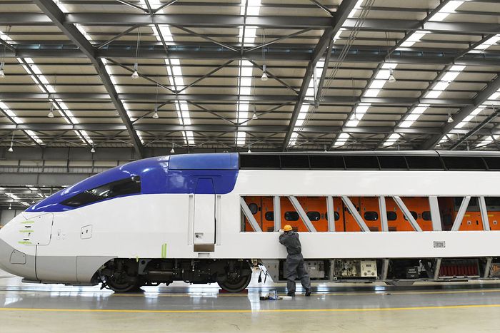 코레일, 21주년 맞은 KTX 친환경 페인트 새단장 : ZUM 뉴스