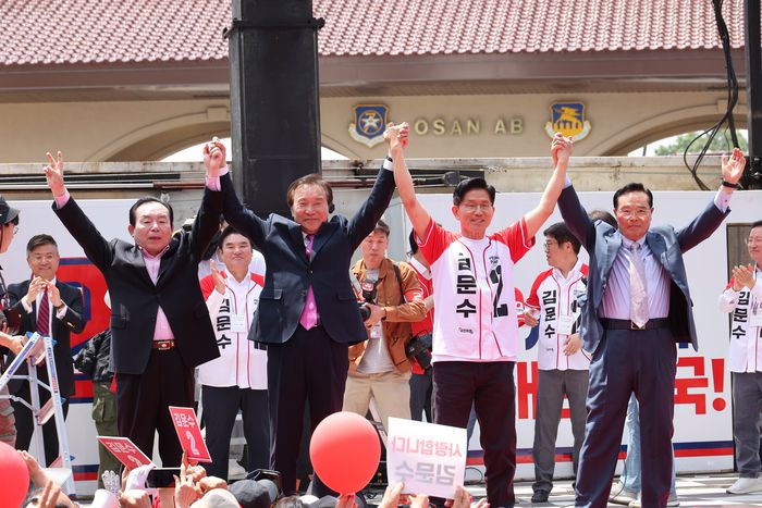 [대선 D-8] 김문수, 삼성 평택 찾아 'AI G3' 공약 강조…'진짜경제팀'도 출범 : zum 뉴스