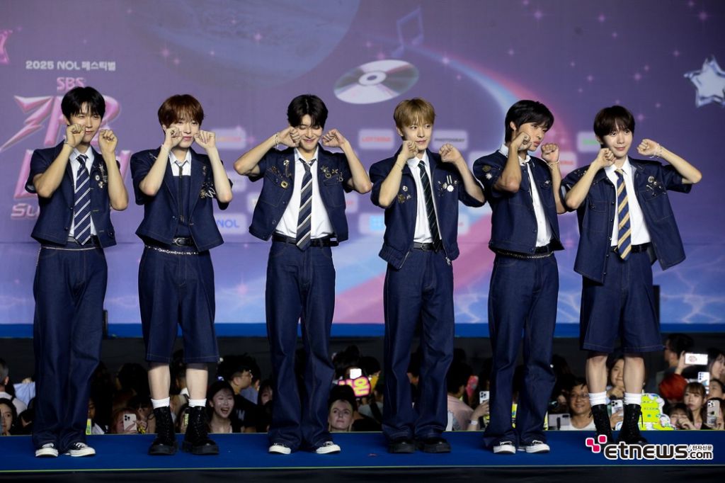 [ET포토] NCT 위시, '애교 발사' : zum 뉴스