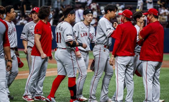 SSG, KBO리그 최초 정규시즌 '와이어 투 와이어' 우승 : zum 뉴스