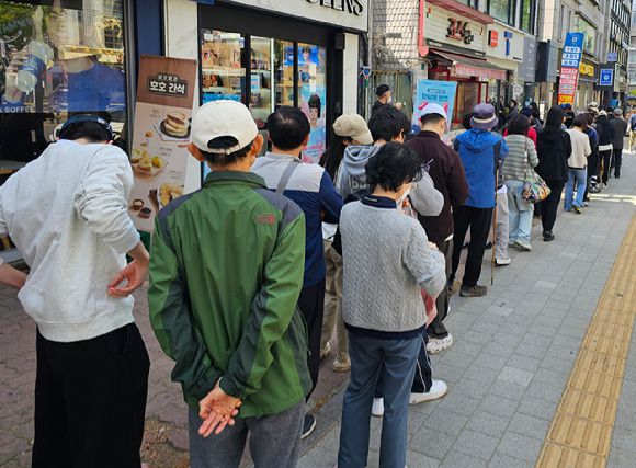 "5000만원이 계좌에서 유출됐다?"...SKT 유심 괴담들, 사실은 [Q&A] : ZUM 뉴스