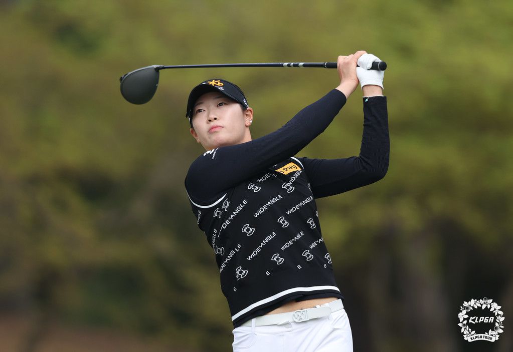 [KLPGA] 방신실, 시즌 최소타 라운드 "바람 이용한 공략 중요…시즌 3승 목표" : ZUM 뉴스