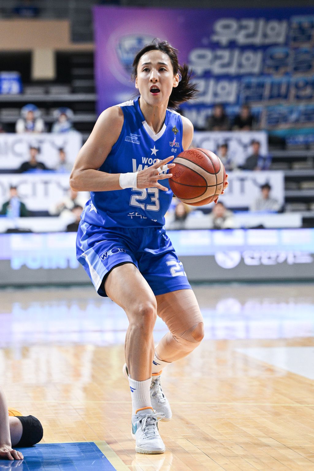 [WKBL] 우리은행 김단비, 4년 연속 연봉 퀸 '총액 4억 5천만 원' : zum 뉴스