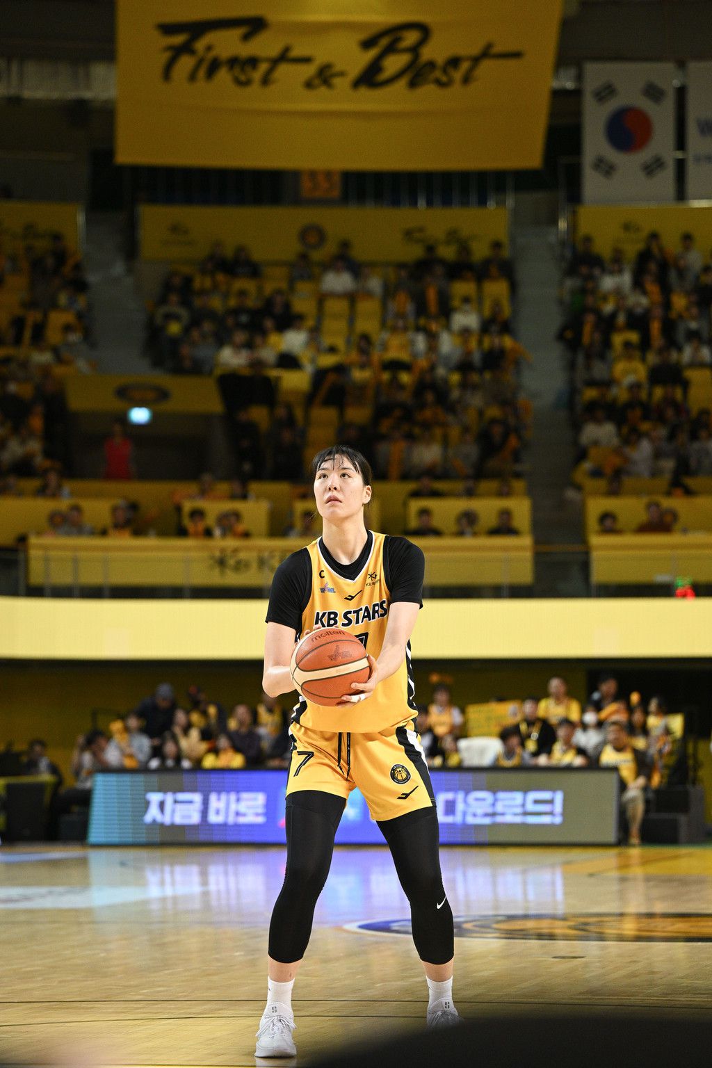 [WKBL] '박지수 23점' KB스타즈, '디펜딩 챔피언' BNK썸 꺾고 2연승 : zum 뉴스