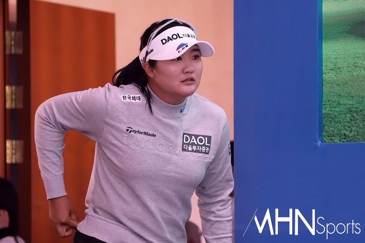 [Ms포토] LPGA 루키 유해란 '시즌 1승 챙기고' : ZUM 뉴스
