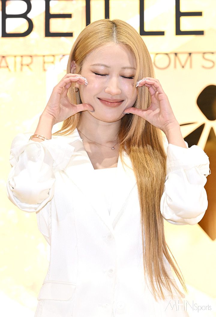 [mhn포토] 이사배 '귀여워' : zum 뉴스