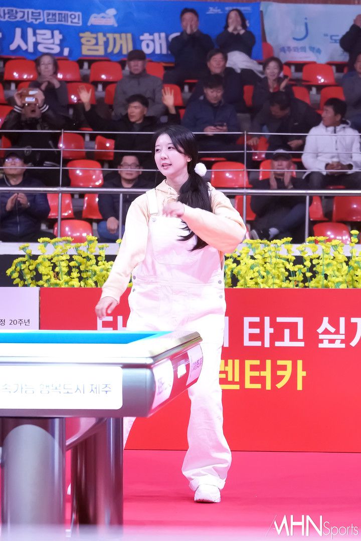 [mhn포토] SK렌터카 월드 챔피언십 2025 응원전 펼치는 치어리더 : ZUM 뉴스