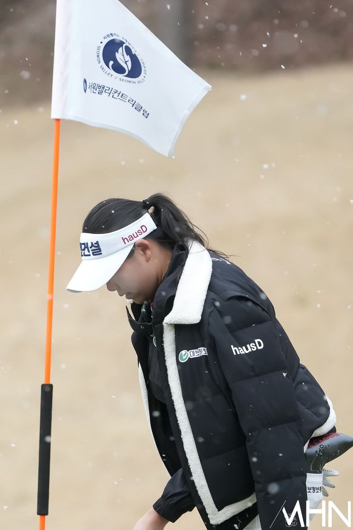 [mhn포토] 황민정, 대보골프단 합류하며 2025 시작 : zum 뉴스