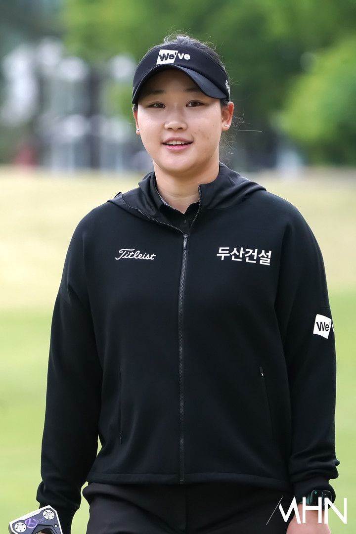 [mhn포토] 김민솔, 즐거운 워킹 : ZUM 뉴스