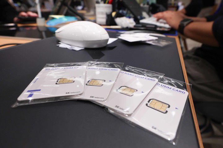 SKT 유심 정보 유출 사태, 정부 '신규 가입 중단' 초강수…1위 위상 '흔들' : zum 뉴스