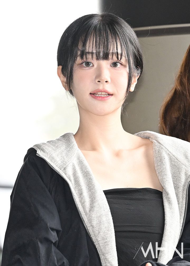 [포토] QWER 쵸단 '매력 쇄골' : ZUM 뉴스