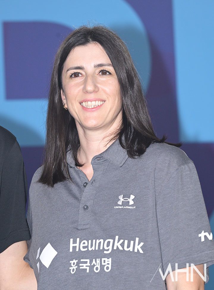 [mhn포토] 메르베 달벨레르 '코치로 함께해요' : ZUM 뉴스