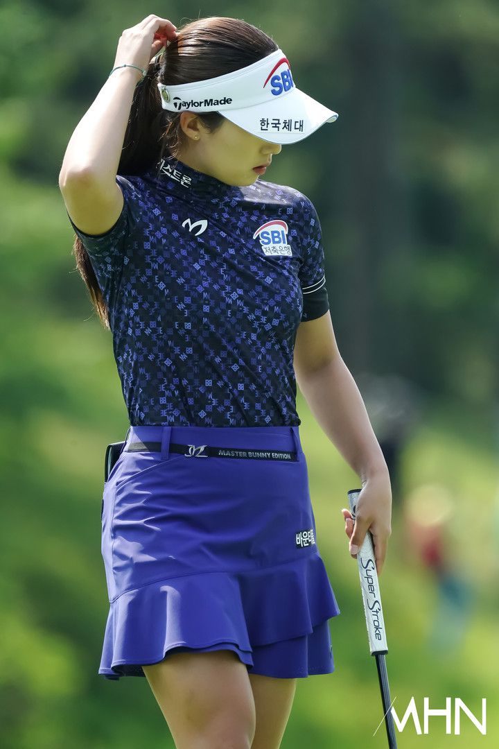 [mhn포토] 이동은, 볼 마크 : ZUM 뉴스