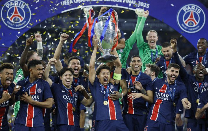 '0분 출전' 이강인, 시상식서는 '위치 선정' 최고...박지성 이후 첫 UCL 정상 등극 : ZUM 뉴스