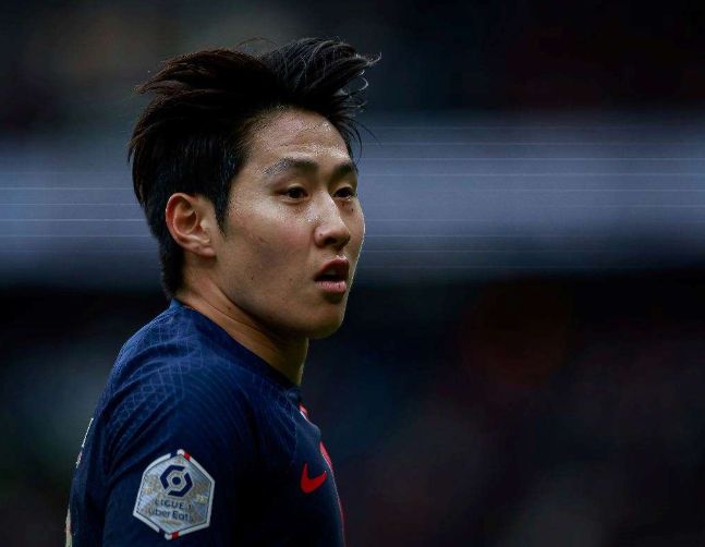 나폴리, EPL 관심 가운데...PSG, 이강인 판매 문 열었다! "하무스랑 같이 팝니다" : ZUM 뉴스