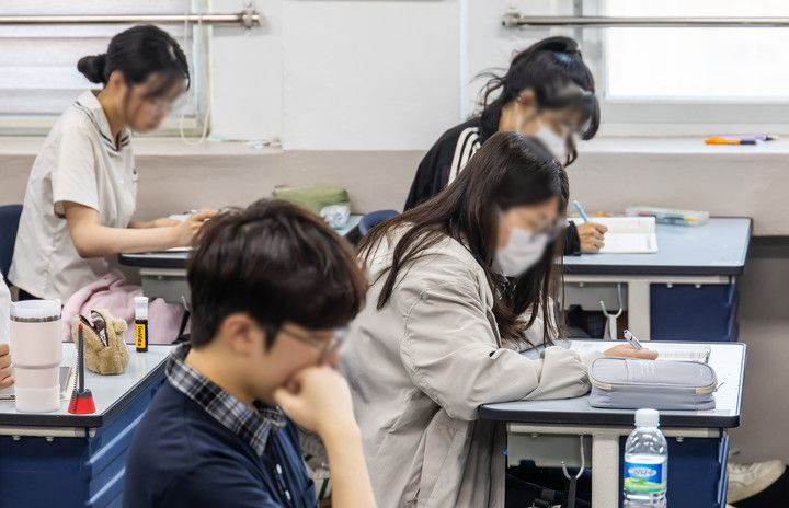 "작년 수능보다 쉽고 9평 보다 어렵다" EBS, 6월 모의 평가 출제 경향 분석 : ZUM 뉴스