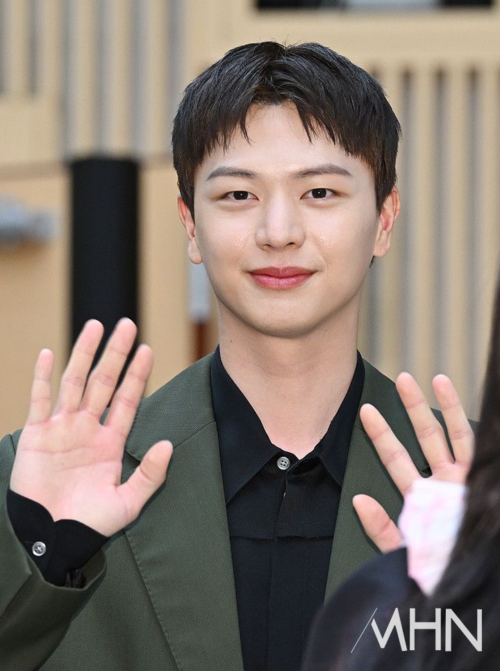 육성재, 미모와 연기 넘어 '개그'까지 완벽 소화...신동엽 '반할 수밖에' (SNL) : zum 뉴스