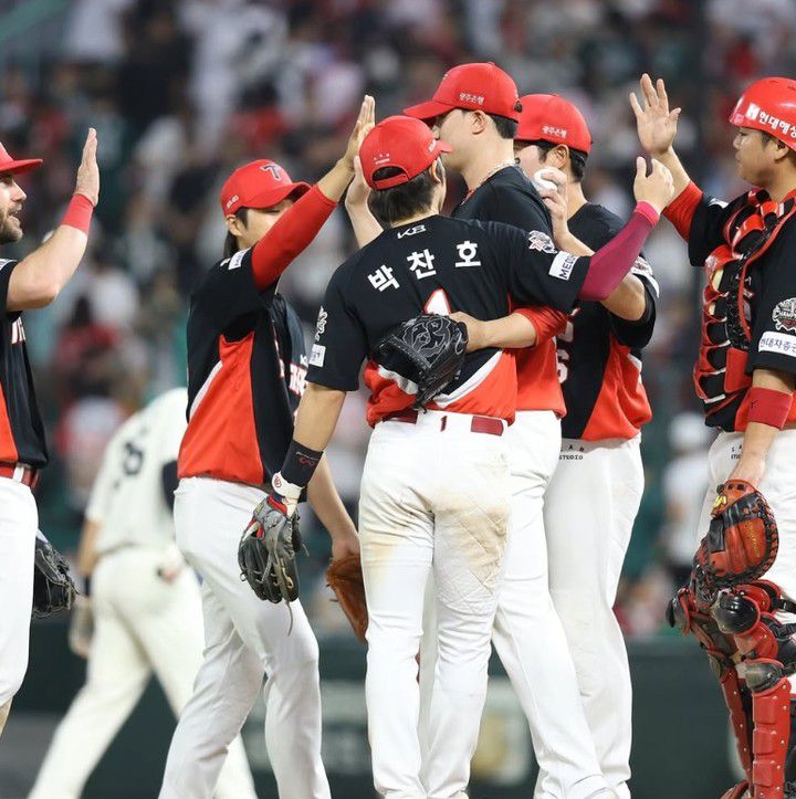 김석환 역전 투런포 쾅! KIA, SSG 5-4로 꺾고 6연승+주간 무패 행진 달성 : zum 뉴스