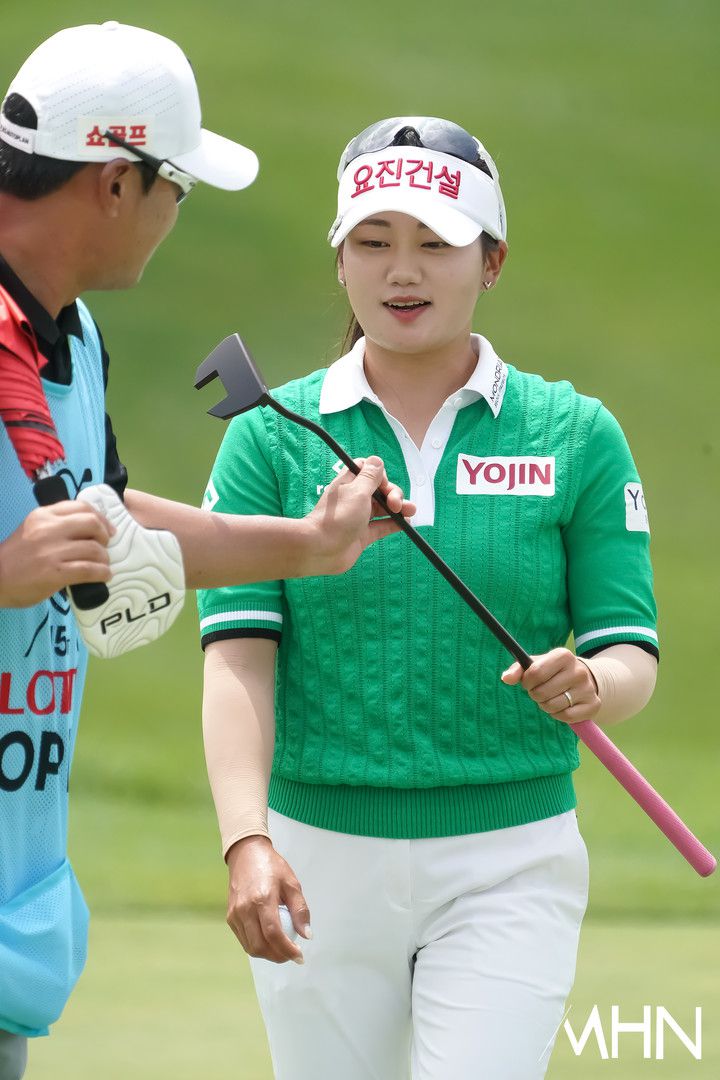 [mhn포토] 노승희, 퍼터 여기 있어요 : zum 뉴스