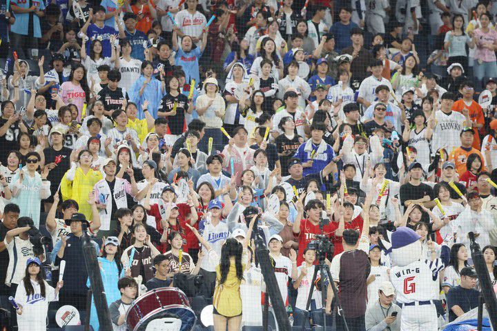 폭염보다 더 뜨거운 KBO 올스타전 열기, '1만 6,850석' 전석 매진! 4년 연속 꽉 찼다 : zum 뉴스