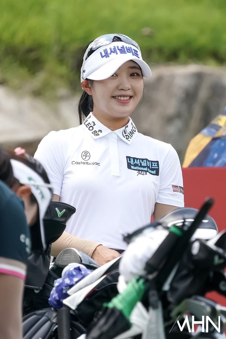 [mhn포토] 전효민, 남 몰래 미소 : zum 뉴스