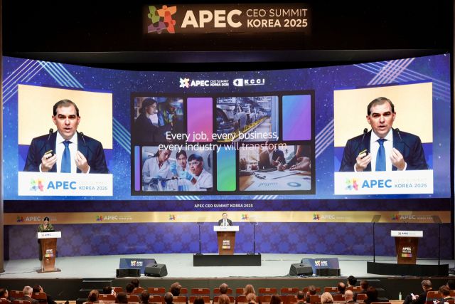 “AI가 일하는 시대 온다”…AWS 맷 가먼, APEC 기조연설서 비전 제시 : zum 뉴스