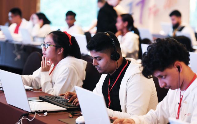 LG전자, APEC 부대행사로 글로벌 장애 청소년 IT 챌린지(GITC) 개최…"정보 격차 해소 역할" : zum 뉴스