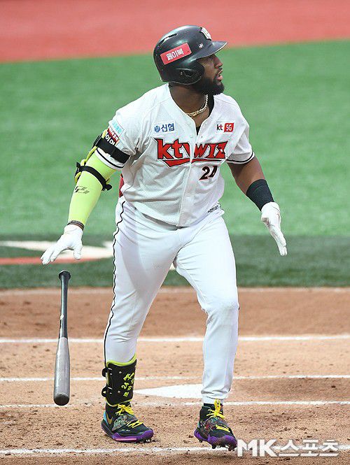 kt 로하스, 2G 연속 홈런 ‘시즌 31호포’…홈런 1위 질주 [MK현장] : zum 뉴스
