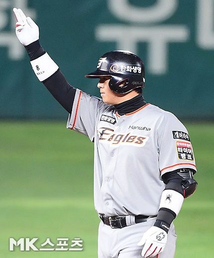 '노시환 멀티 홈런' 한화, LG 19-5로 완파…SSG는 단독 선두 도약 : zum 뉴스