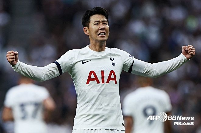 EPL 역대 5명뿐인 ‘3번째 10골 10도움+120호골’ 도전... 300번째 경기에선 ‘원톱’ 손흥민, 골이든 도움이든 나오기만 하면 대기록 : zum 뉴스