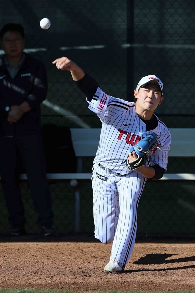 비공식 프로 데뷔전서 154km ‘쾅!’ 김영우, 장현식 대신해 LG 뒷문 지킬까 : zum 뉴스