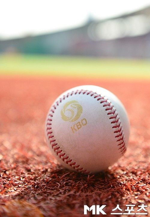 2025 KBO 리그, 단일 경기사용구 1차 시험 모두 합격 기준 충족 : ZUM 뉴스