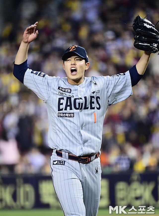 최고 158km+KKKKKK 무실점…‘4연패’ 한화에 위안 안긴 ‘대전 왕자’ 문동주의 61구 쾌투 : zum 뉴스