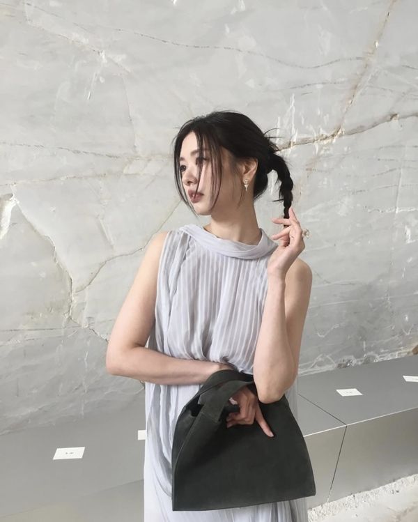 한예종 수석 입학에 그리스 여신 비율! 163cm 44kg 여배우, 고풍미 폭발한 드레스 자태 : zum 뉴스